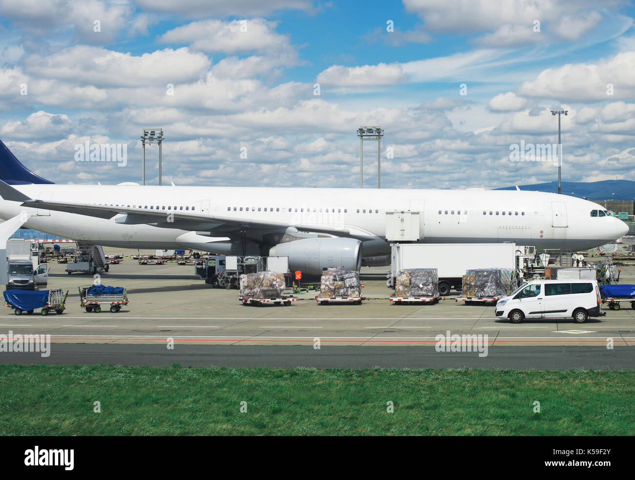 Cargo plane loading goods hi-res stock photography and images - Alamy