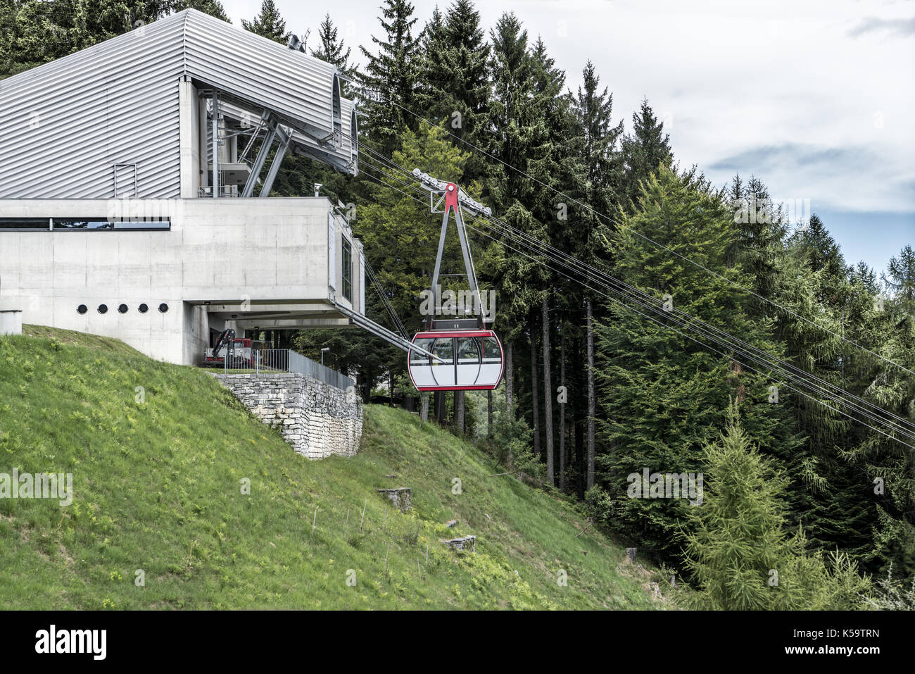 Funicular in the high mountains Stock Photo - Alamy