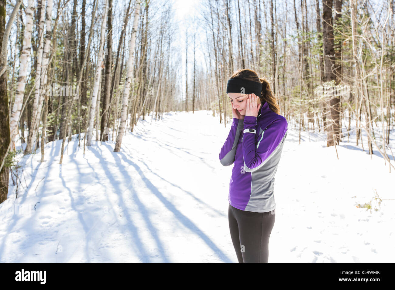 Woman run winter exercise hi-res stock photography and images - Alamy