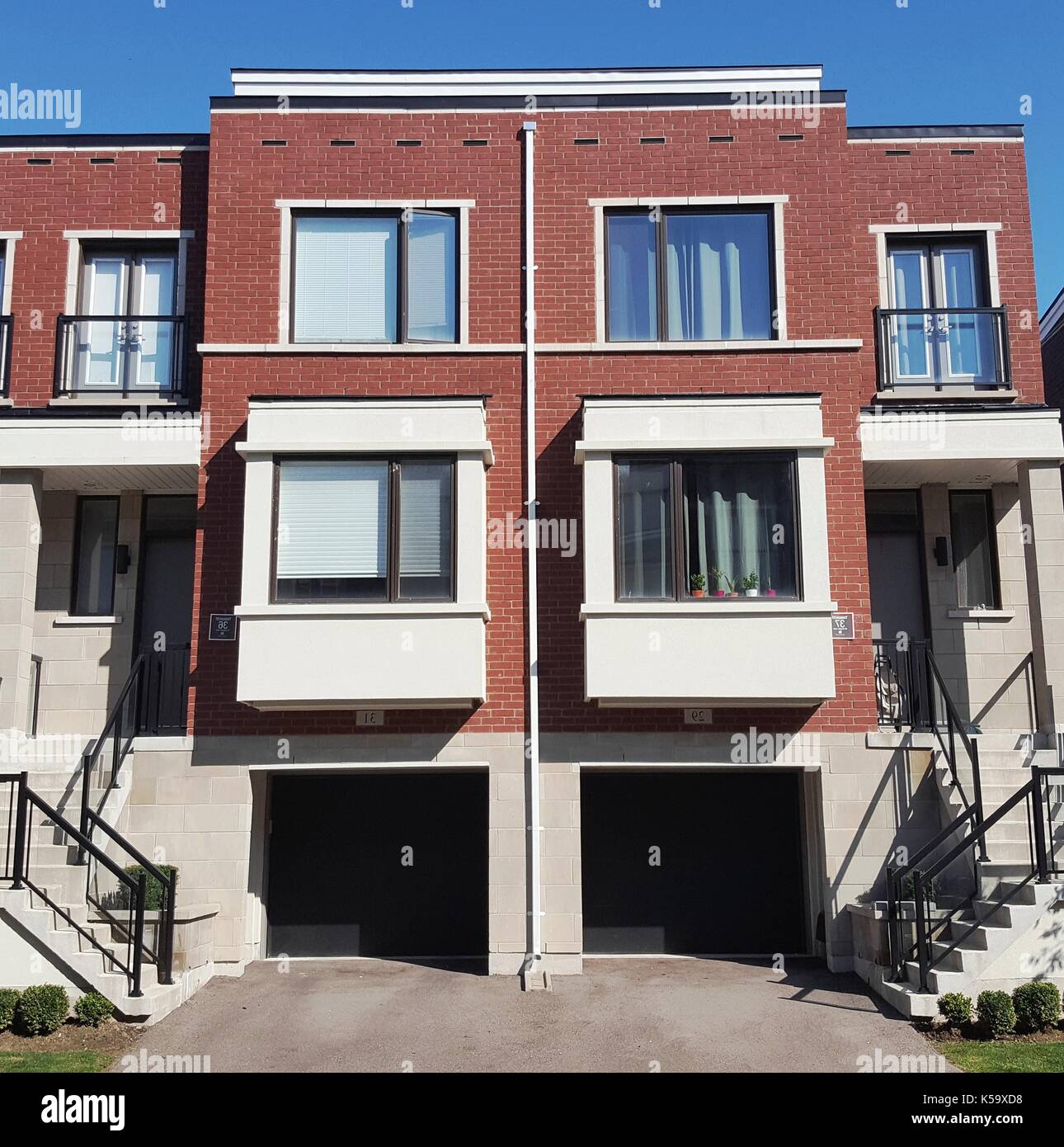 Suburban Townhouses High Resolution Stock Photography and Images - Alamy