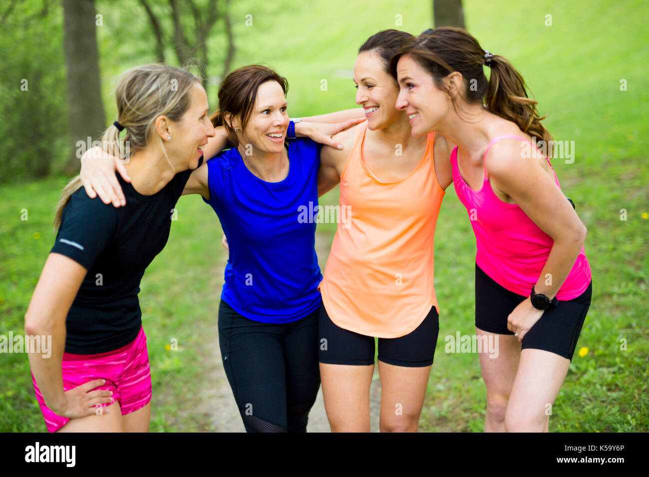 Group fitness outside hi-res stock photography and images - Alamy