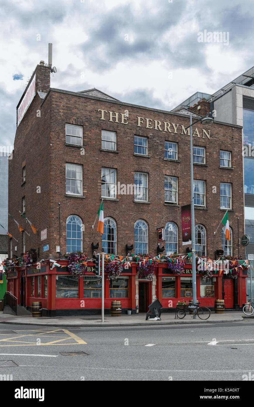 Sir john rogersons quay dublin hi-res stock photography and images - Alamy