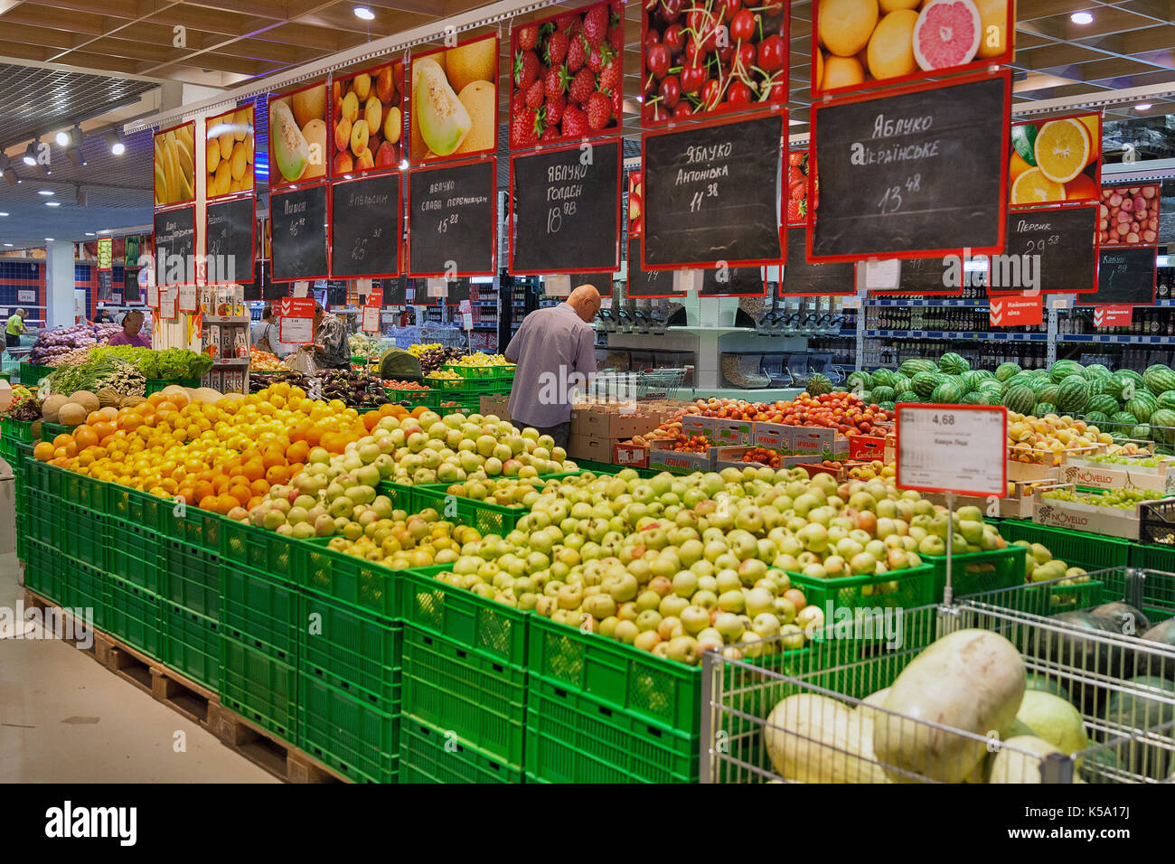 KIEV, UKRAINE - AUGUST 20, 2015: Unrecognized buyers choose fruits and ...