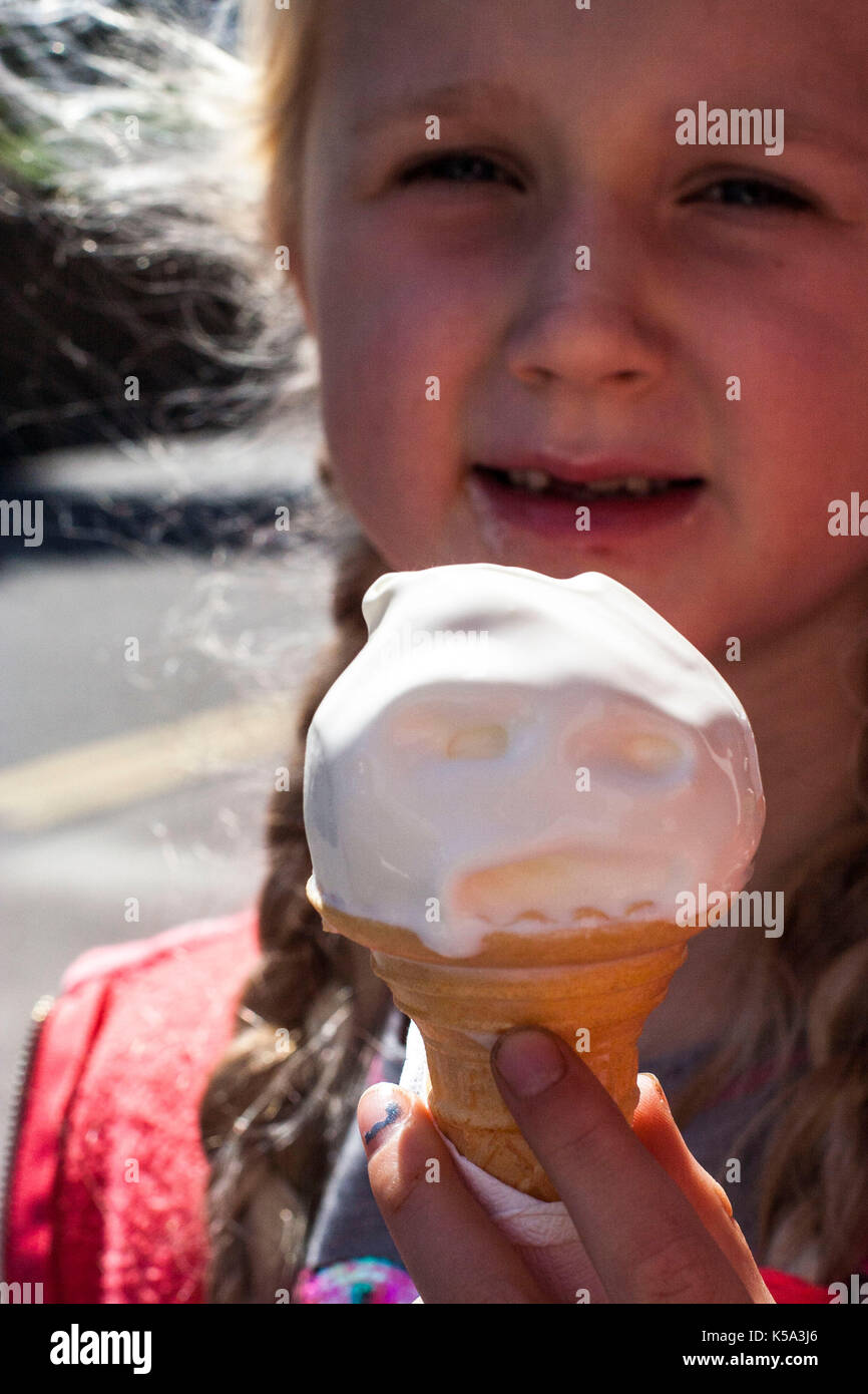 Dripping ice cream cone hi-res stock photography and images - Alamy