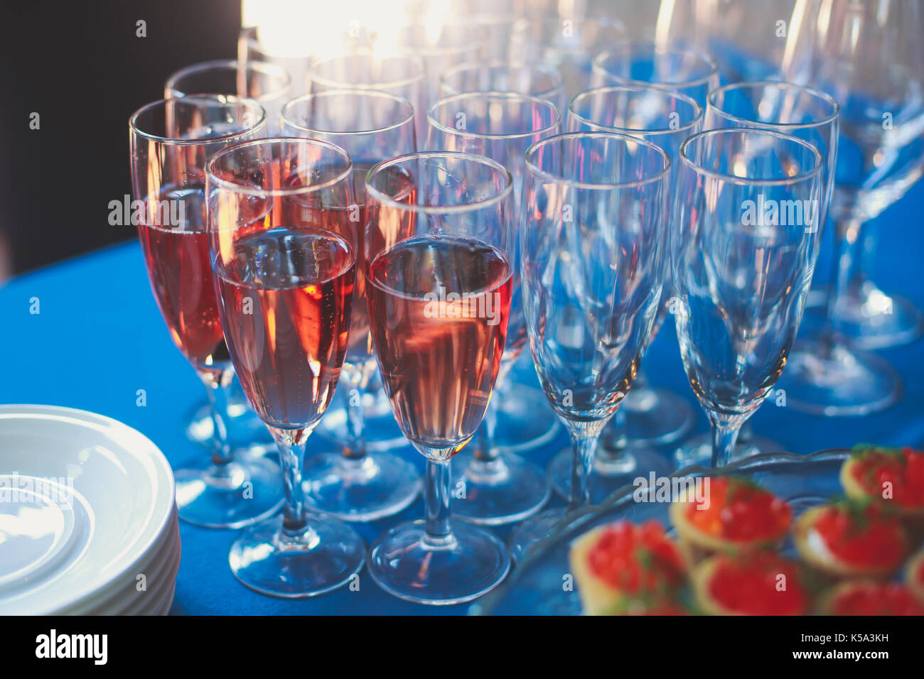 Beautiful line of different coloured alcohol cocktails on a open air ...