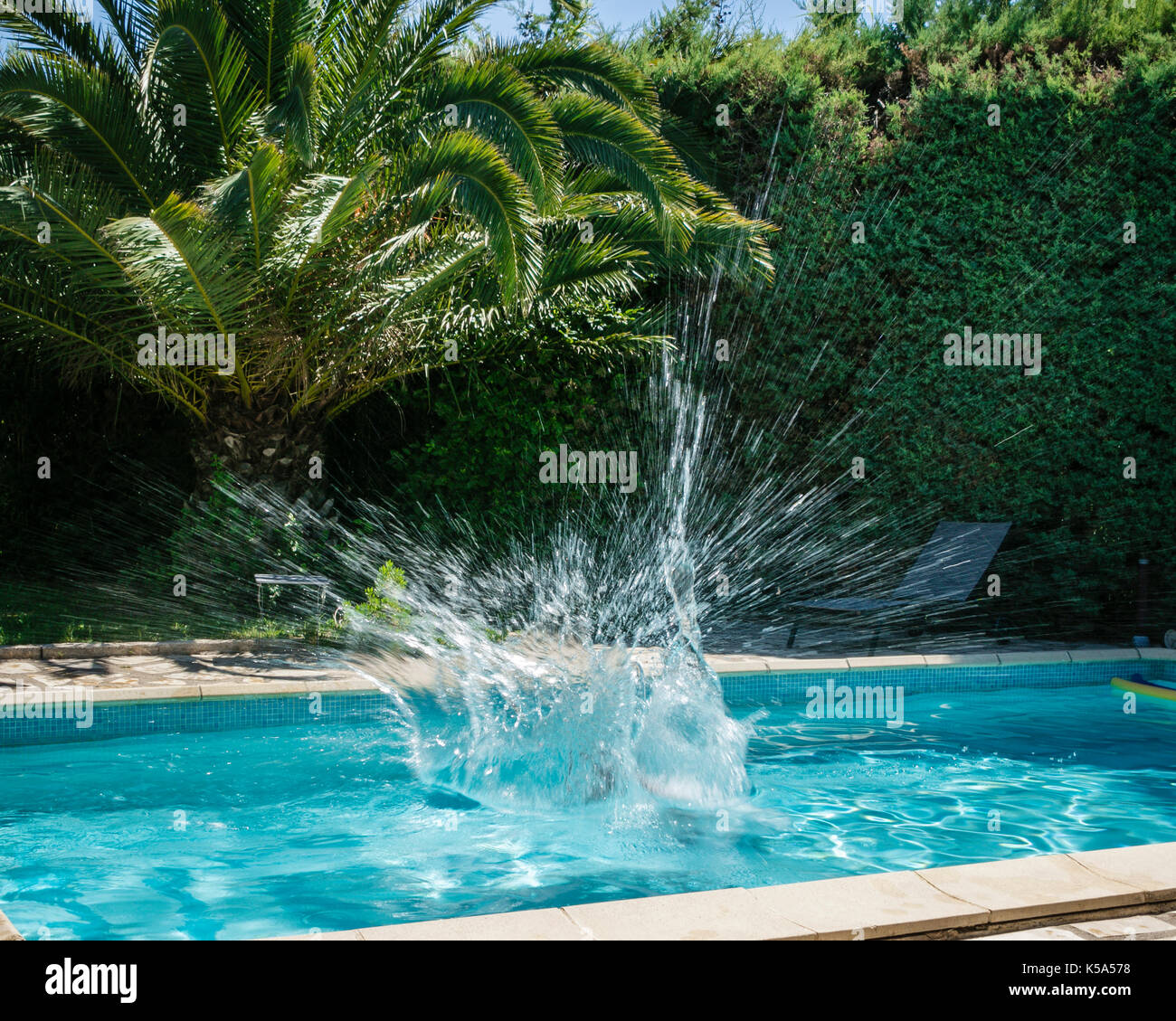 Diver in water splash hi-res stock photography and images - Alamy
