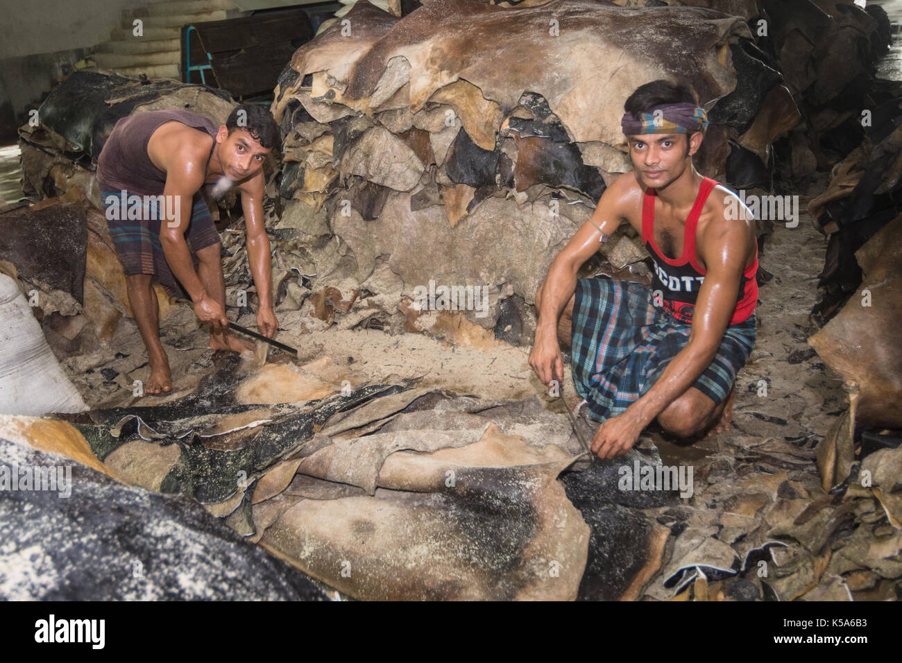 Leather tanners hi-res stock photography and images - Alamy