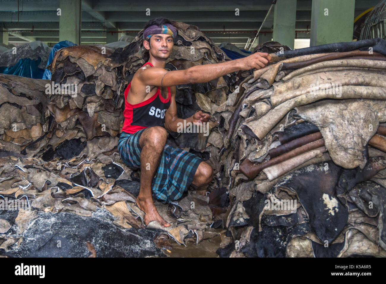 Man woman work tanners hi-res stock photography and images - Alamy