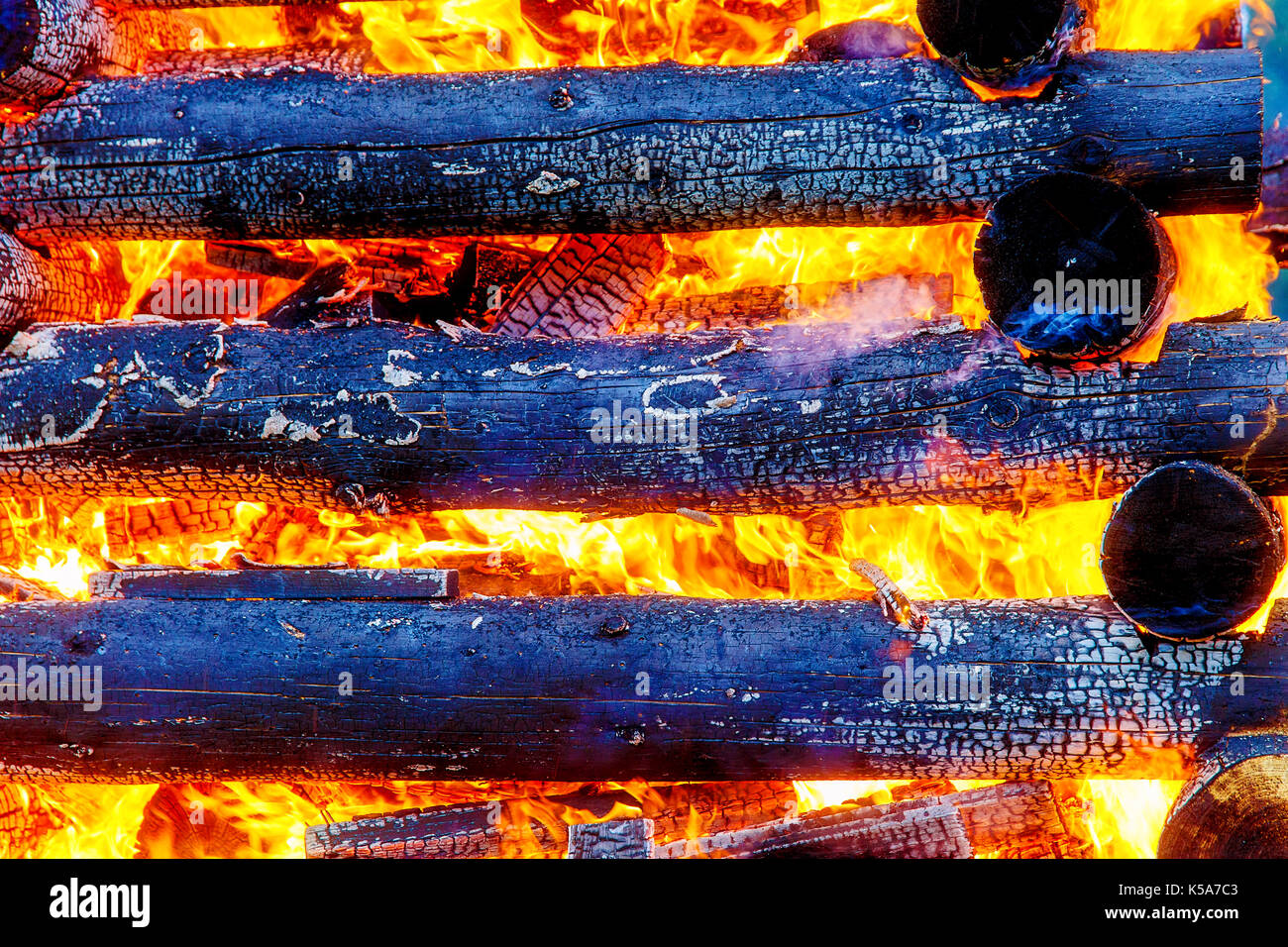 beautiful structure of burning logs and flames of great bonfire Stock ...