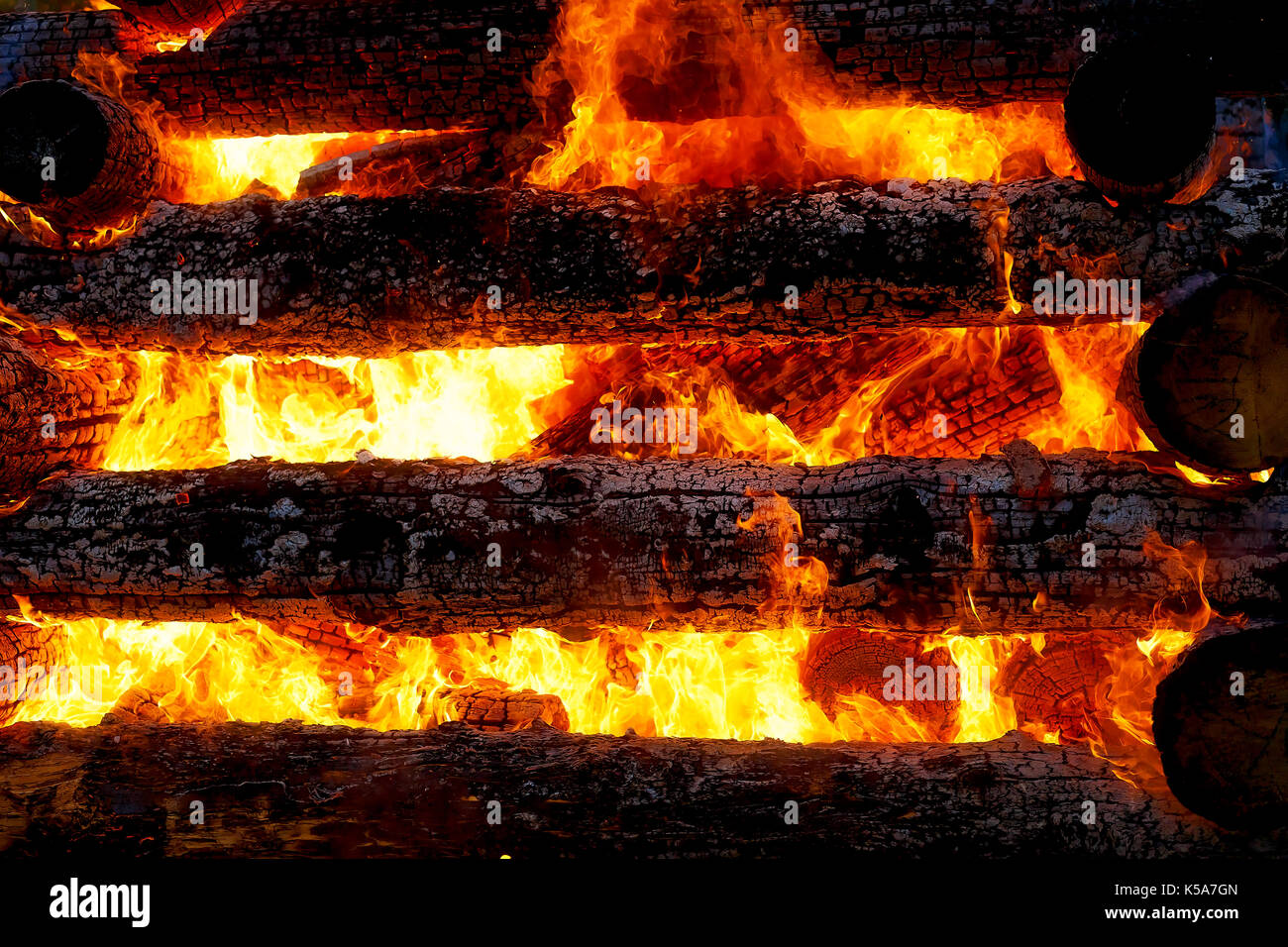 beautiful structure of burning logs and flames of great bonfire Stock ...