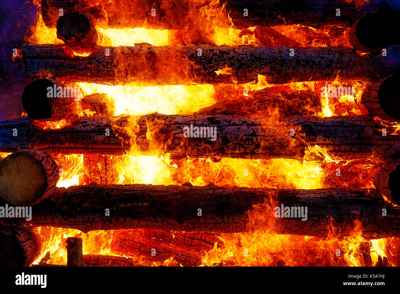 beautiful structure of burning logs and flames of great bonfire Stock ...