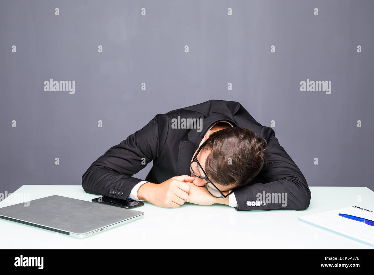 Man sleeping keyboard in computer hi-res stock photography and images ...