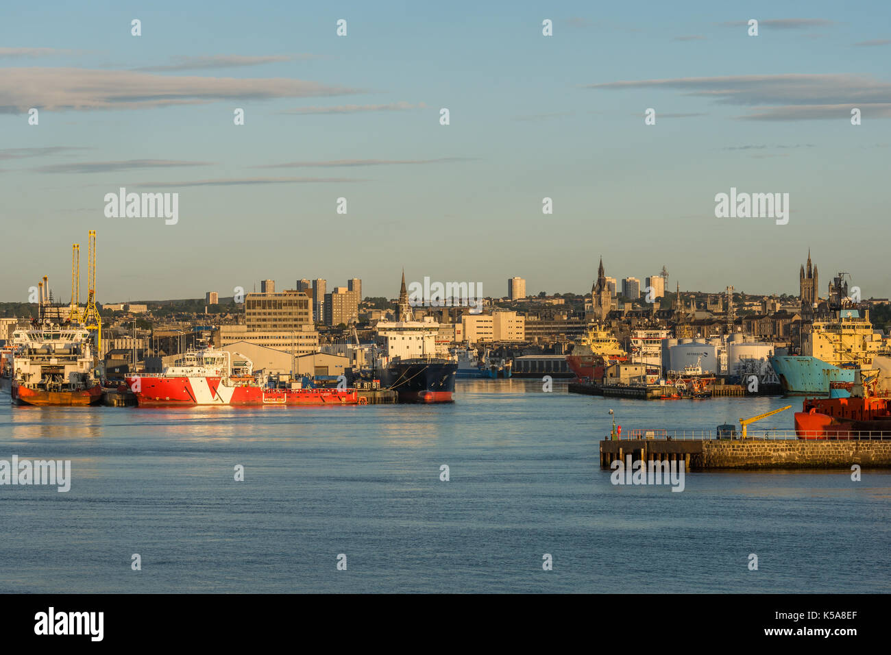 Aberdeen, Scotland, UK, August 30th 2017. Aberdeen harbour basin, ships ...