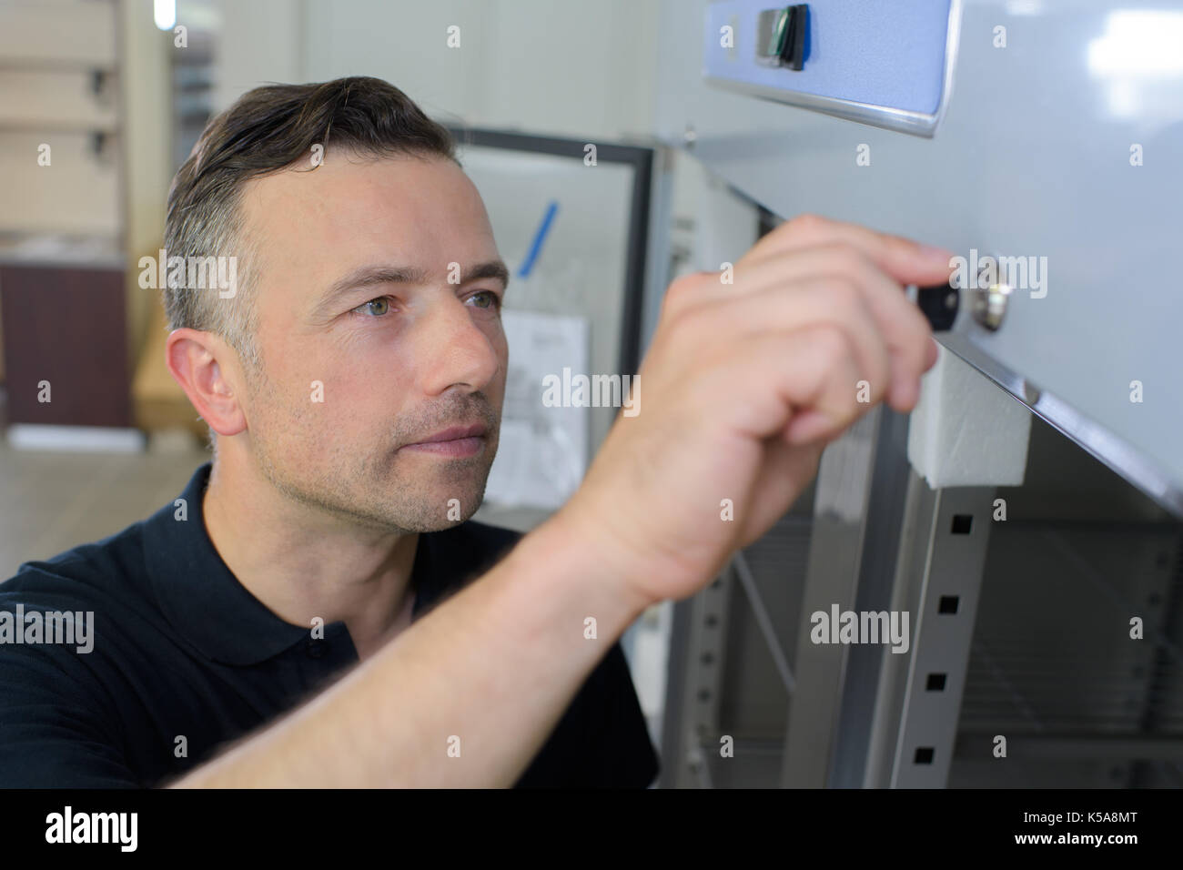 Man search keys hi-res stock photography and images - Alamy