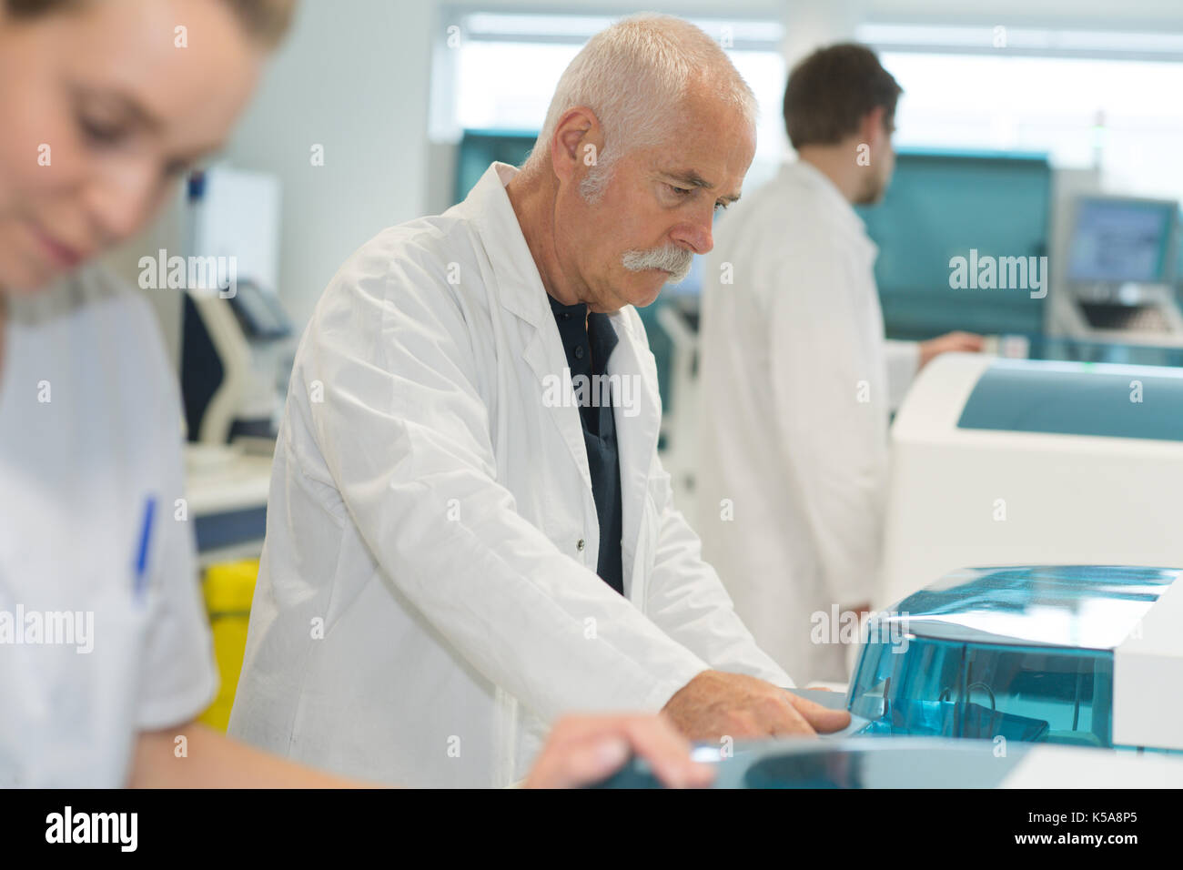 life scientist researching in laboratory Stock Photo - Alamy