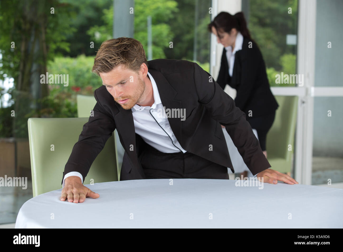 waiter setting restaurant tables Stock Photo - Alamy
