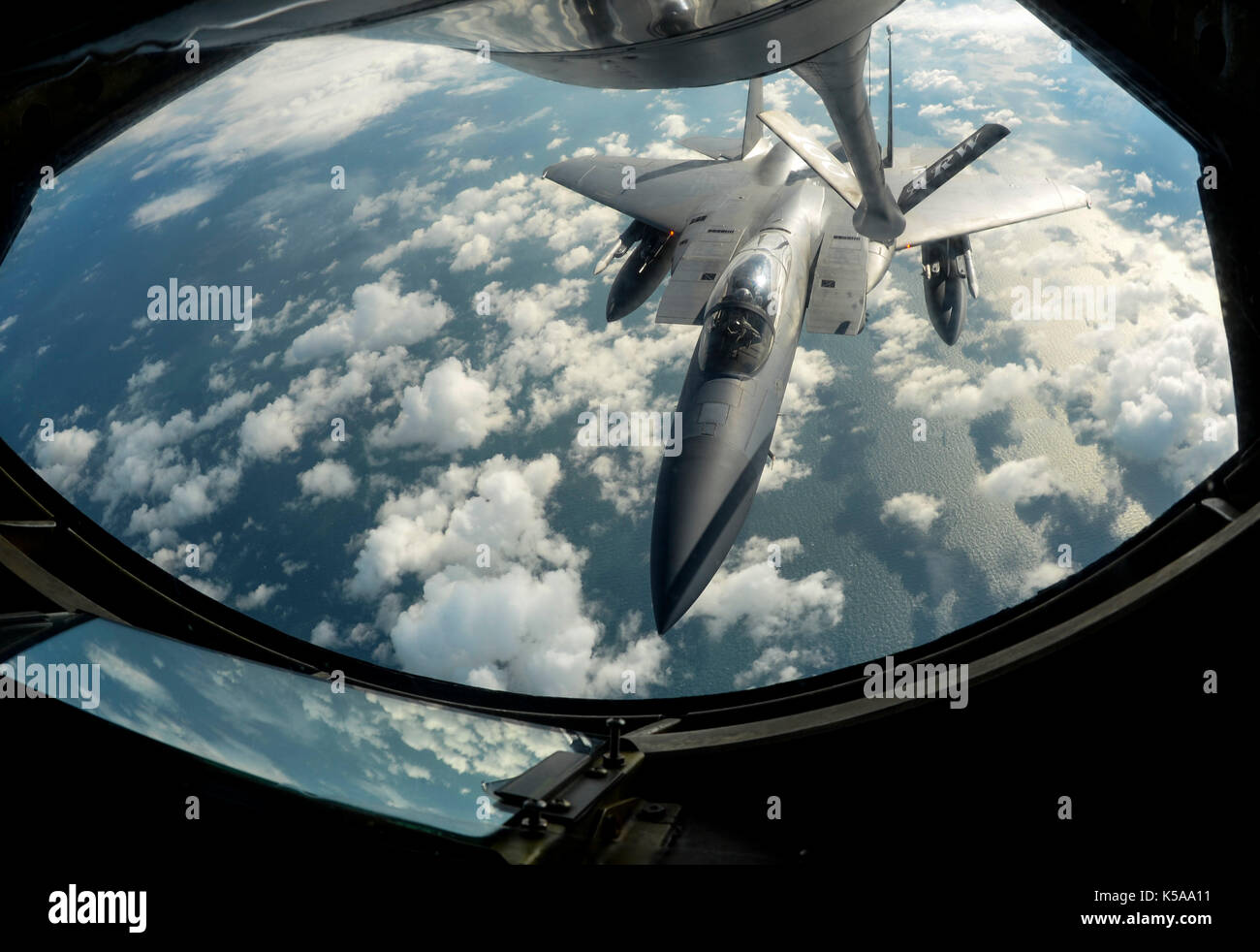 Refueling boom hi-res stock photography and images - Alamy