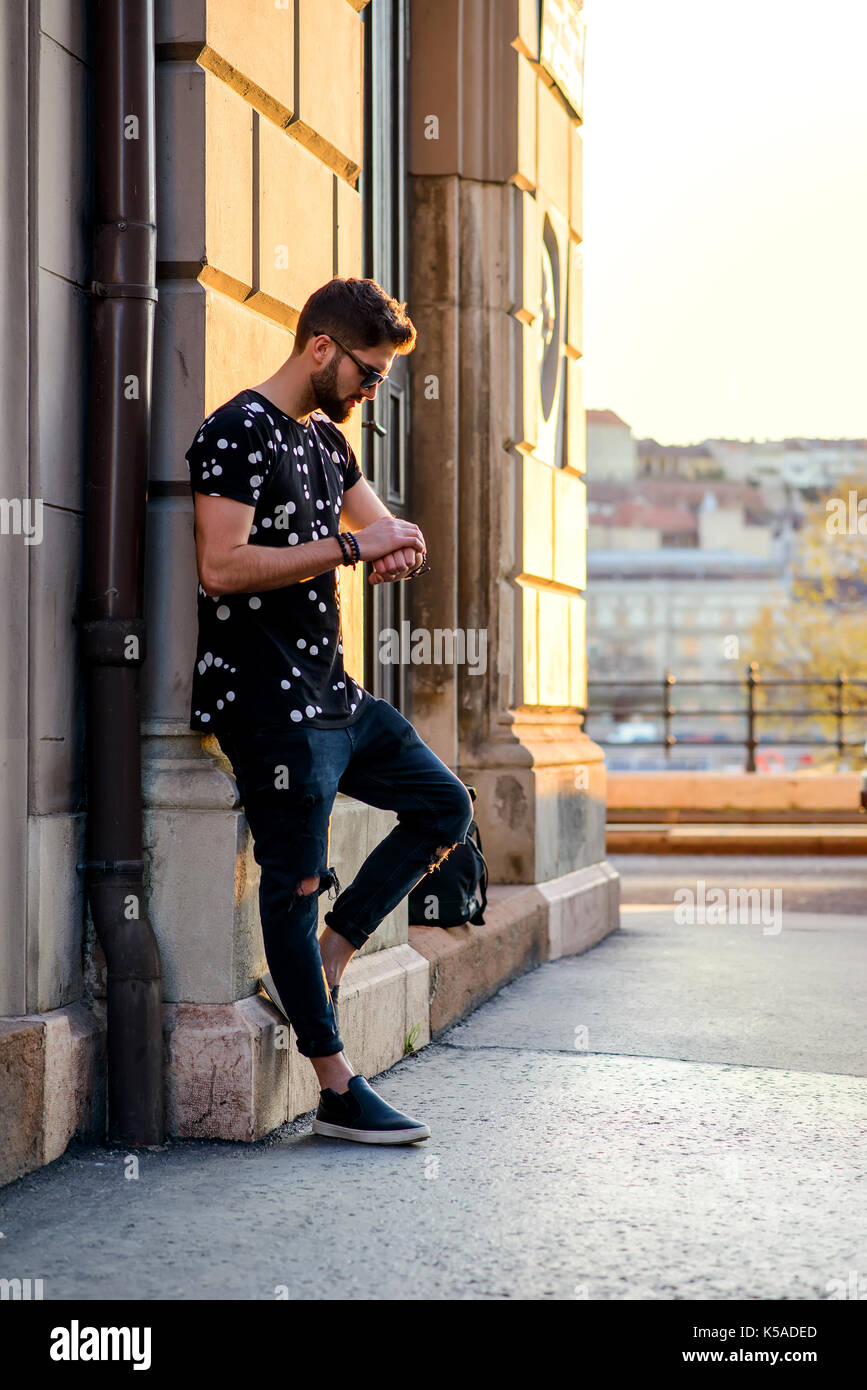 Men watch wait time hi-res stock photography and images - Alamy