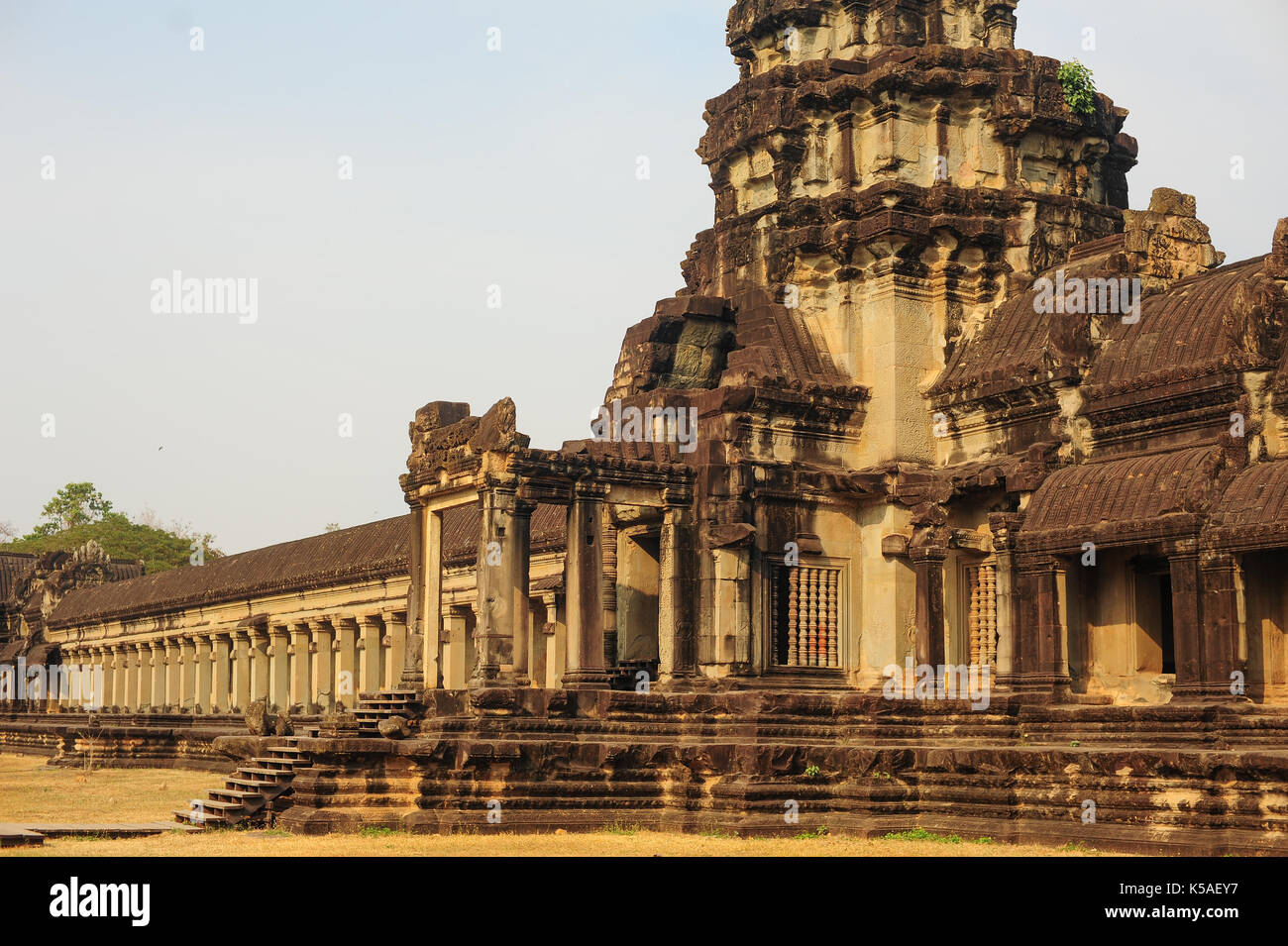 Angkor wat temple and colour hi-res stock photography and images - Alamy