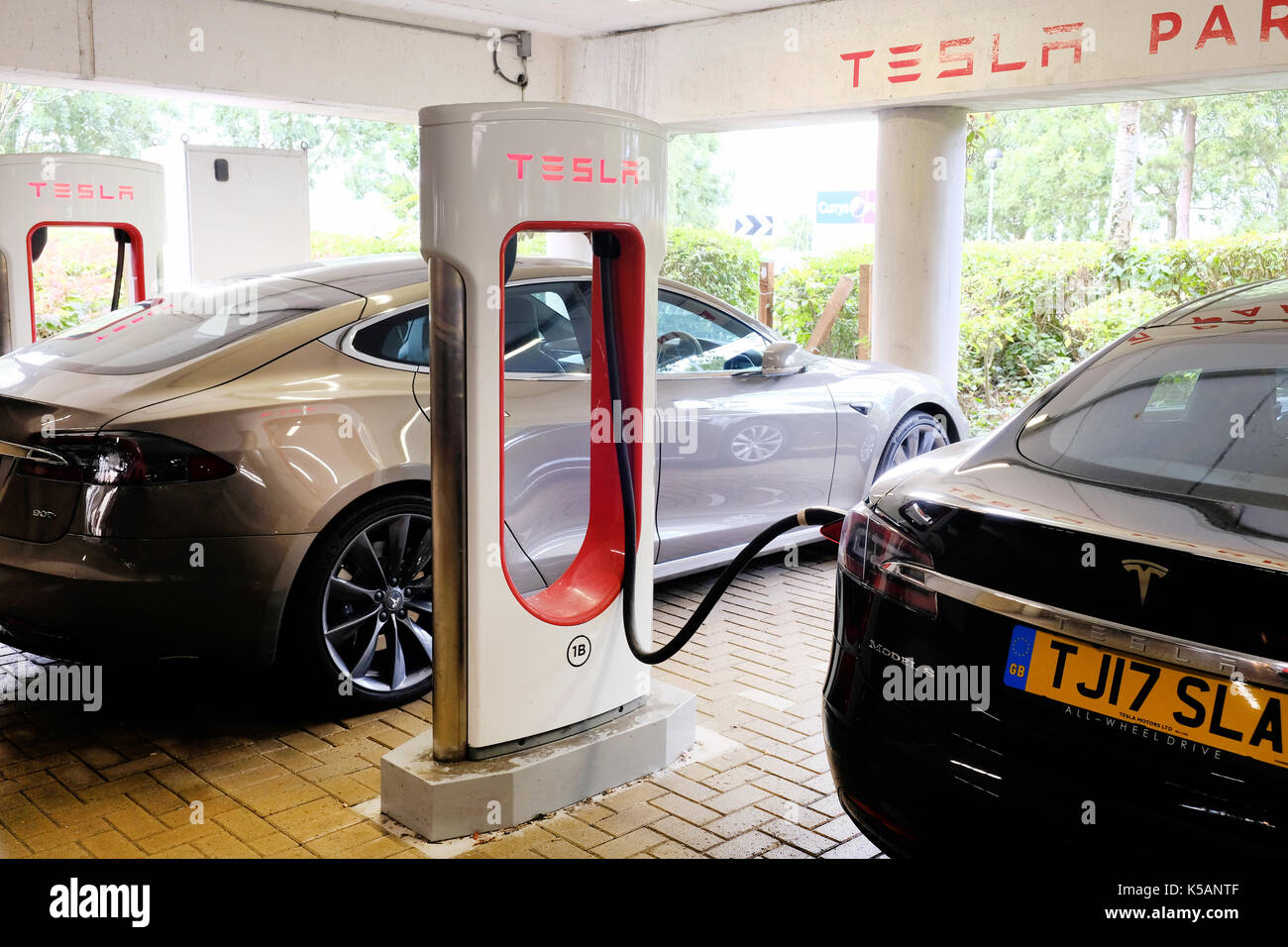 Tesla charging hi-res stock photography and images - Alamy