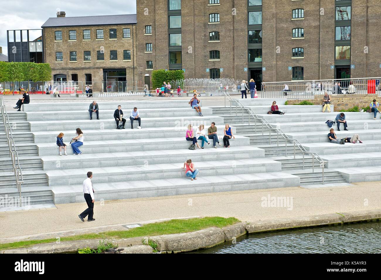Ucl university steps hi-res stock photography and images - Alamy