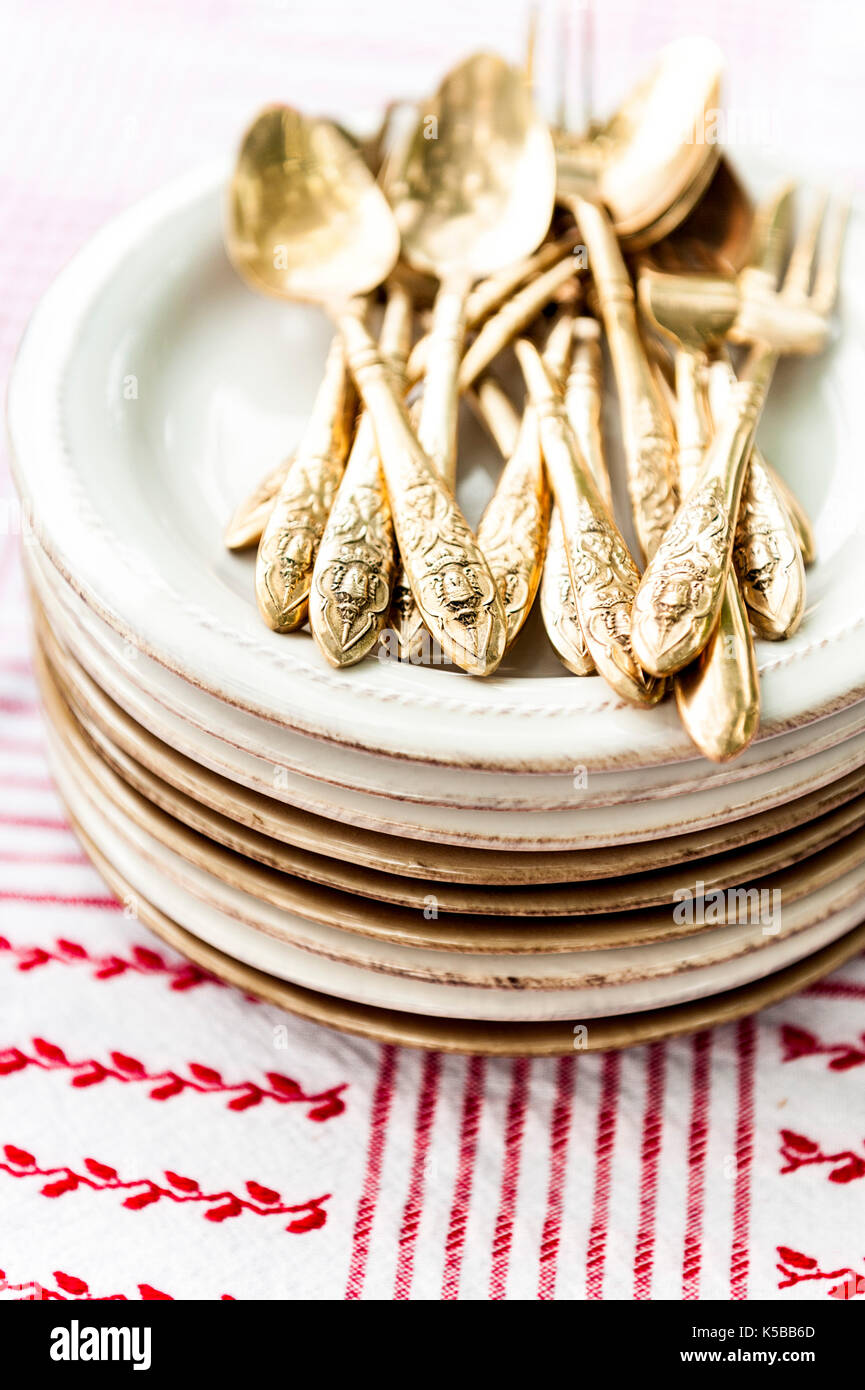 Golden plates hi-res stock photography and images - Alamy