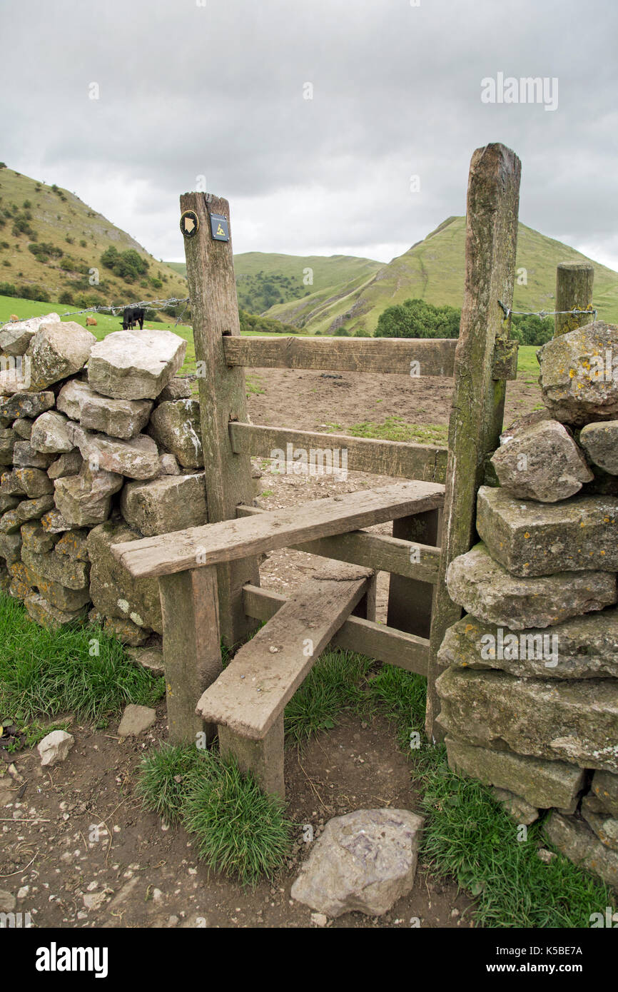 Style over fence hi-res stock photography and images - Alamy