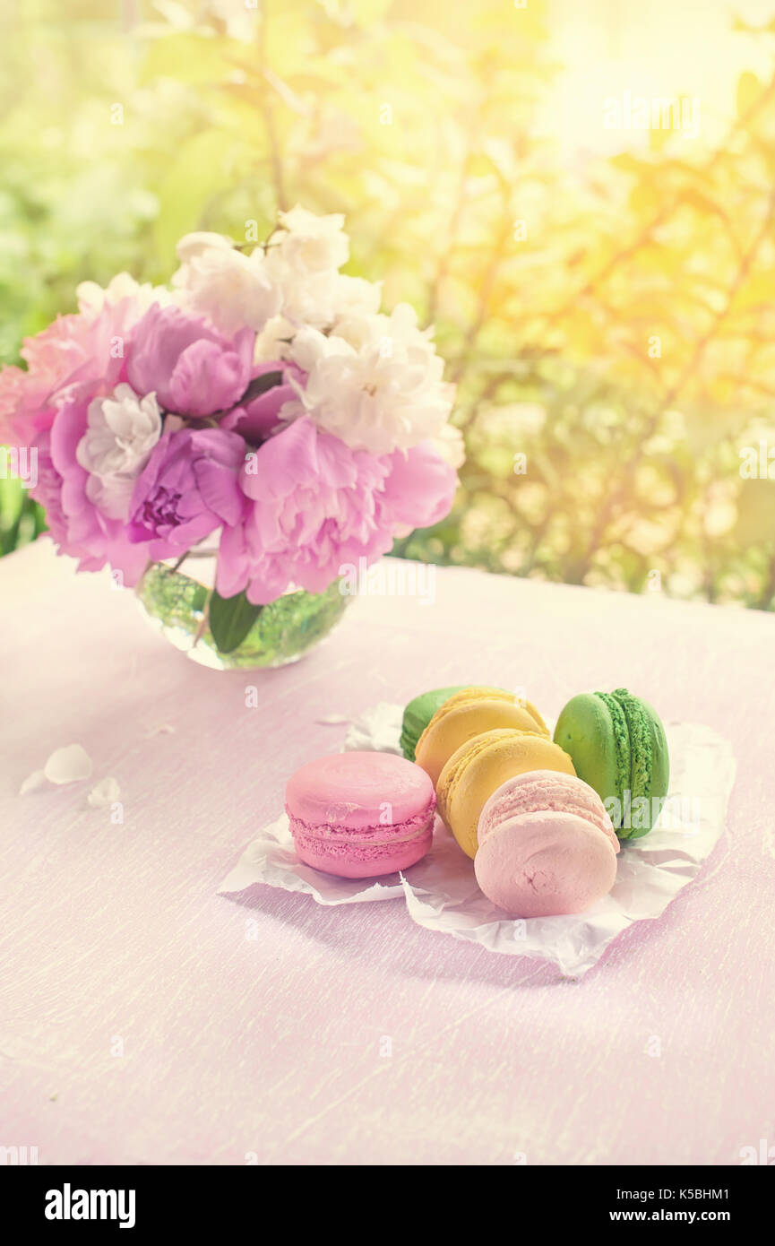 Pink and green sweets hi-res stock photography and images - Alamy