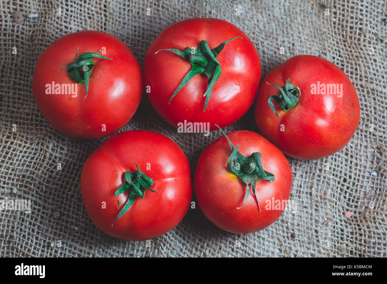 Fresh organic tomatoes close up hi-res stock photography and images - Alamy