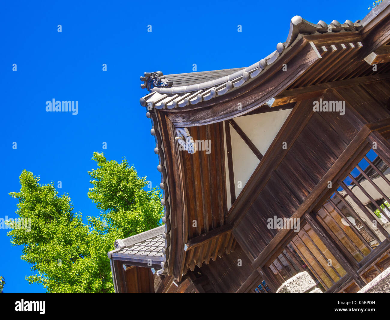 Japanesetemple hi-res stock photography and images - Alamy