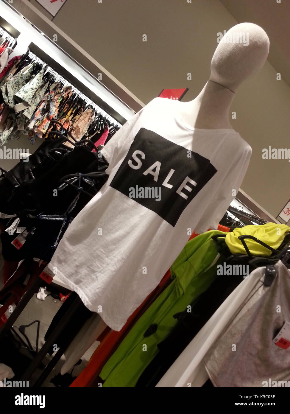 Shop sale window display dummy clothes faceless Stock Photo - Alamy
