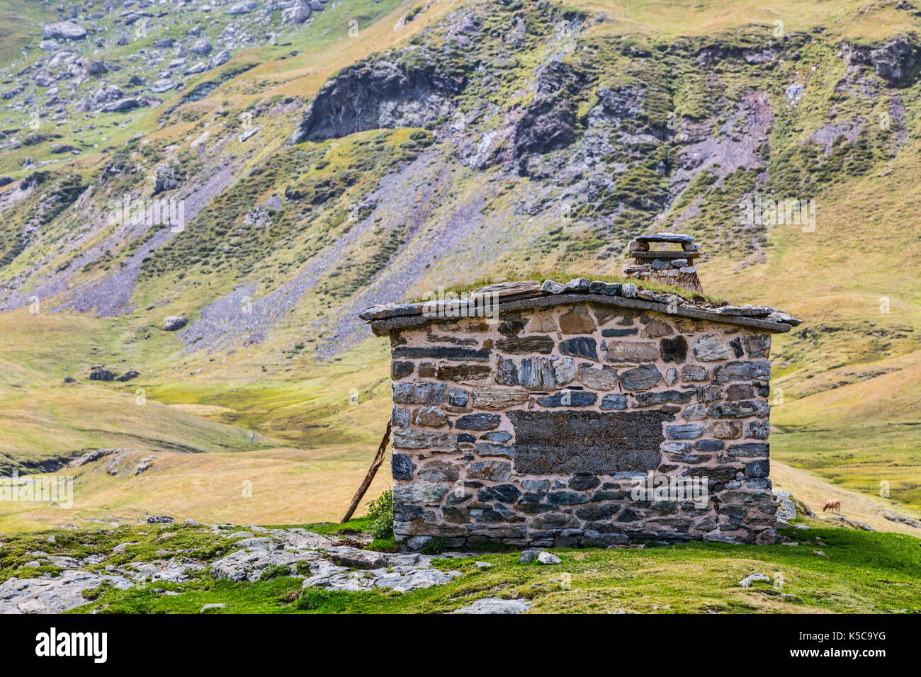 Remote stone shelter (Aires chalet) in the middle of the glacial cirque ...