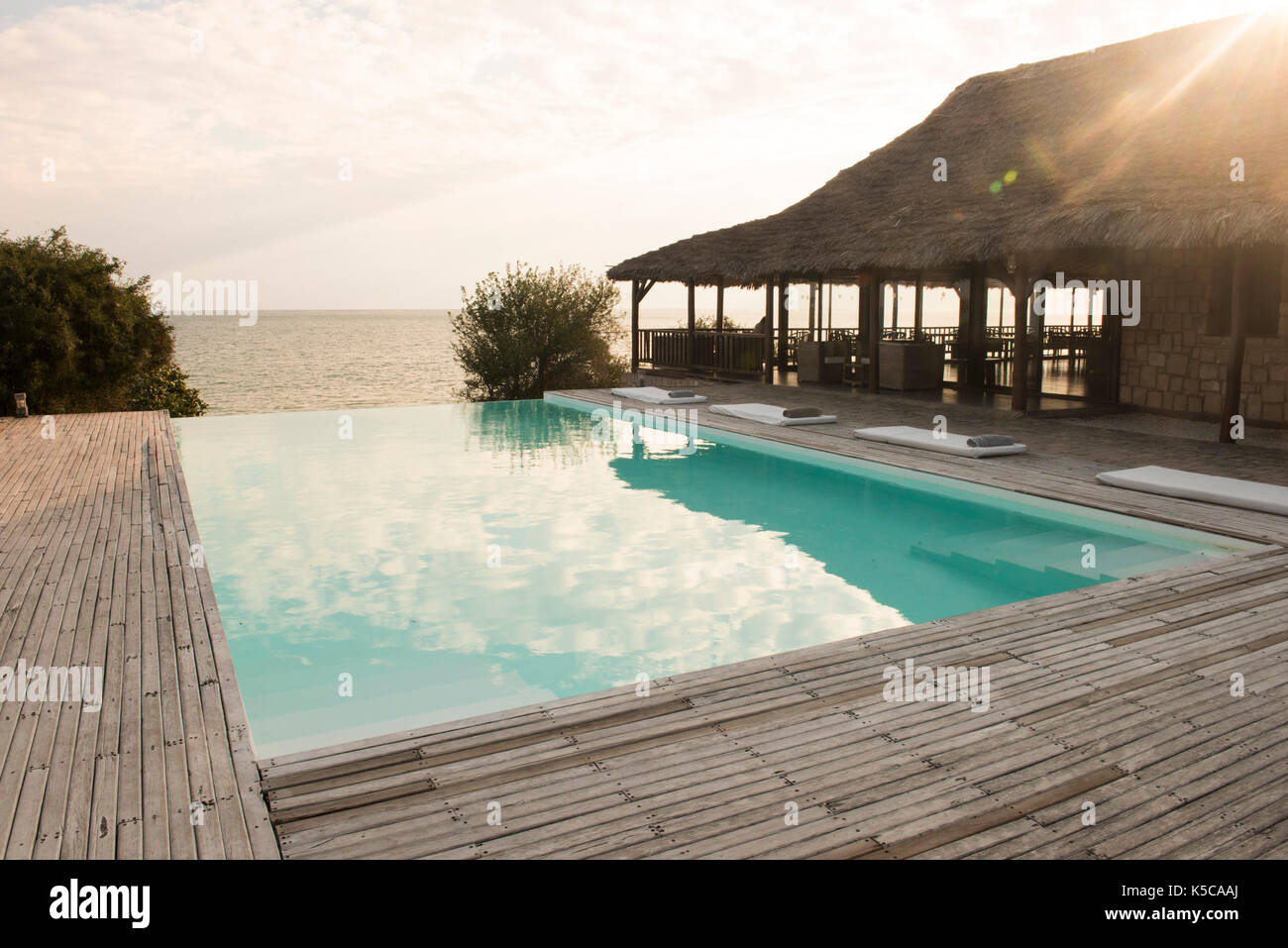 Indian ocean infinity pool hi-res stock photography and images - Alamy