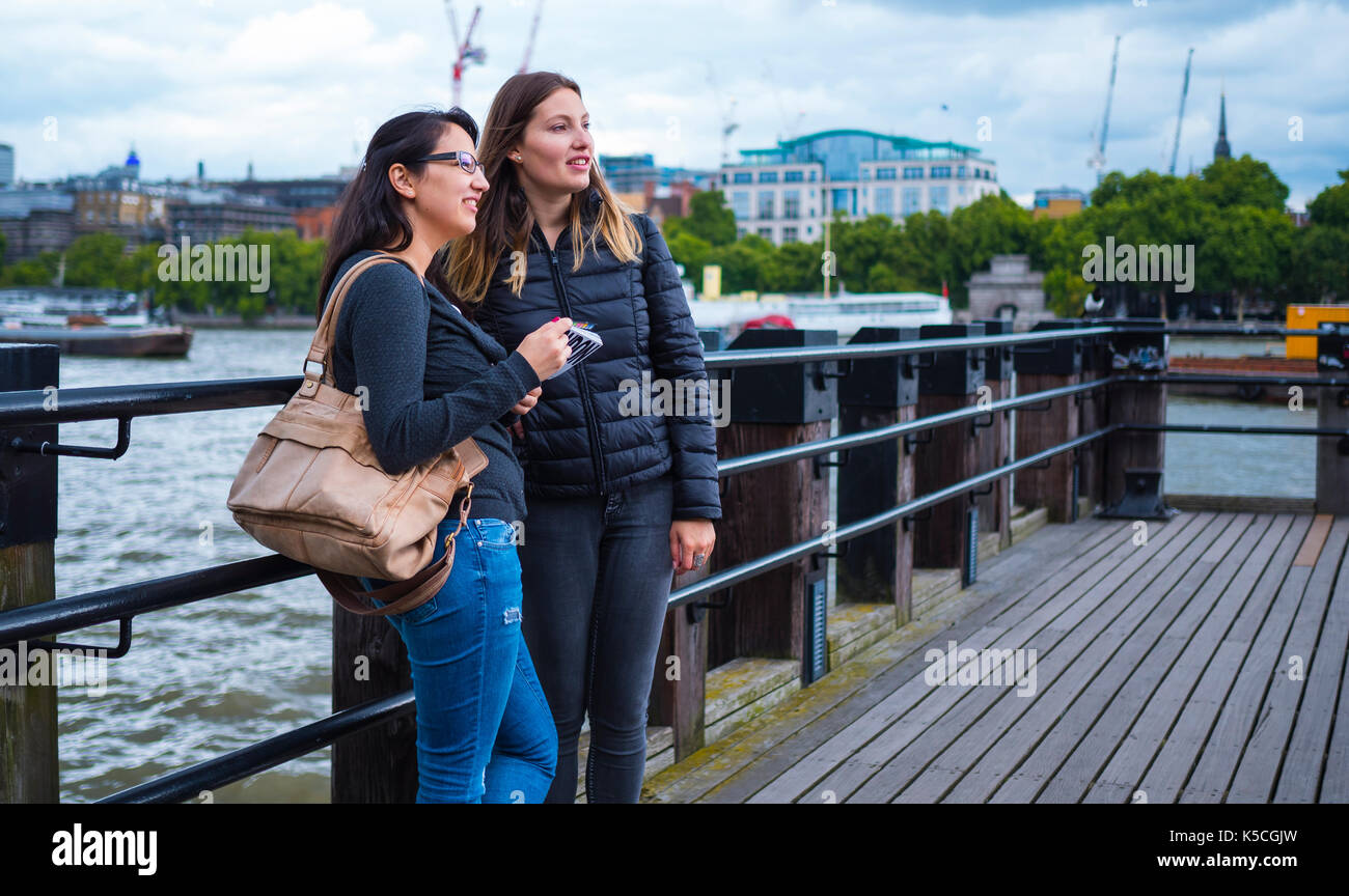 Two girls on a sightseeing trip to London Stock Photo - Alamy
