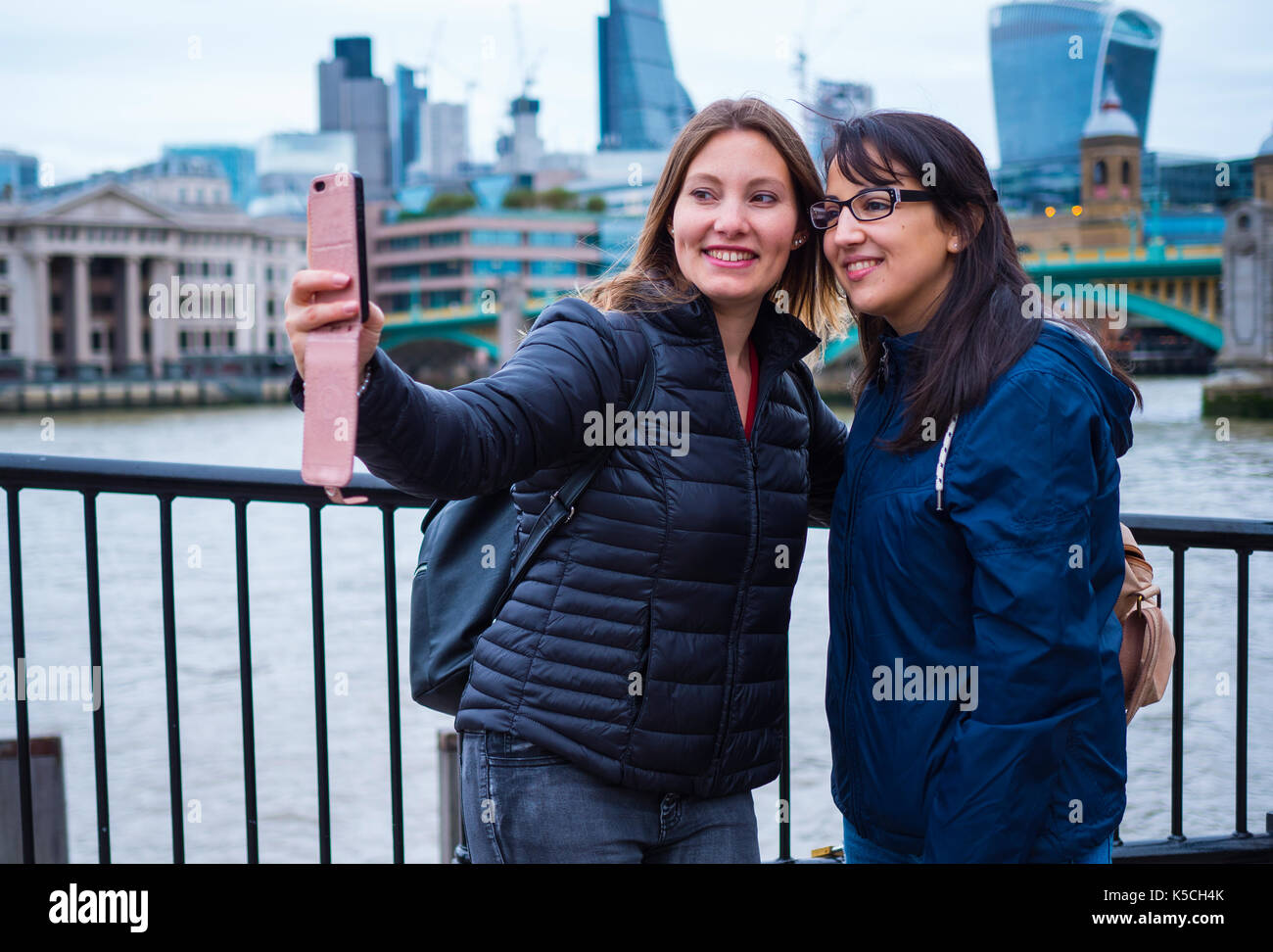Two girls on a sightseeing trip to London Stock Photo - Alamy