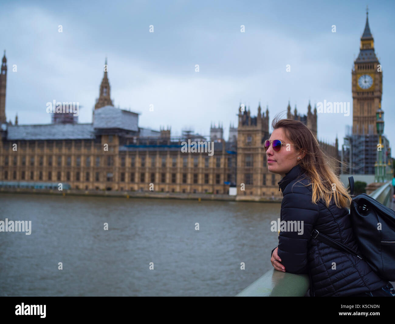 Women girls westminster bridge hi-res stock photography and images - Alamy