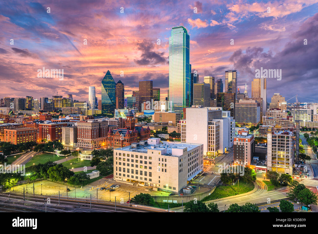 Downtown dallas architecture hi-res stock photography and images - Alamy
