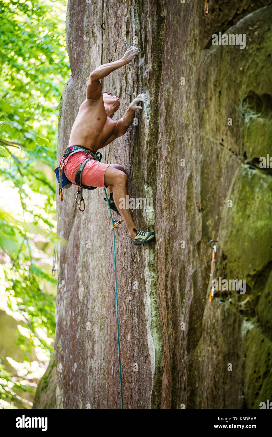 Strong male rock climber hi-res stock photography and images - Alamy