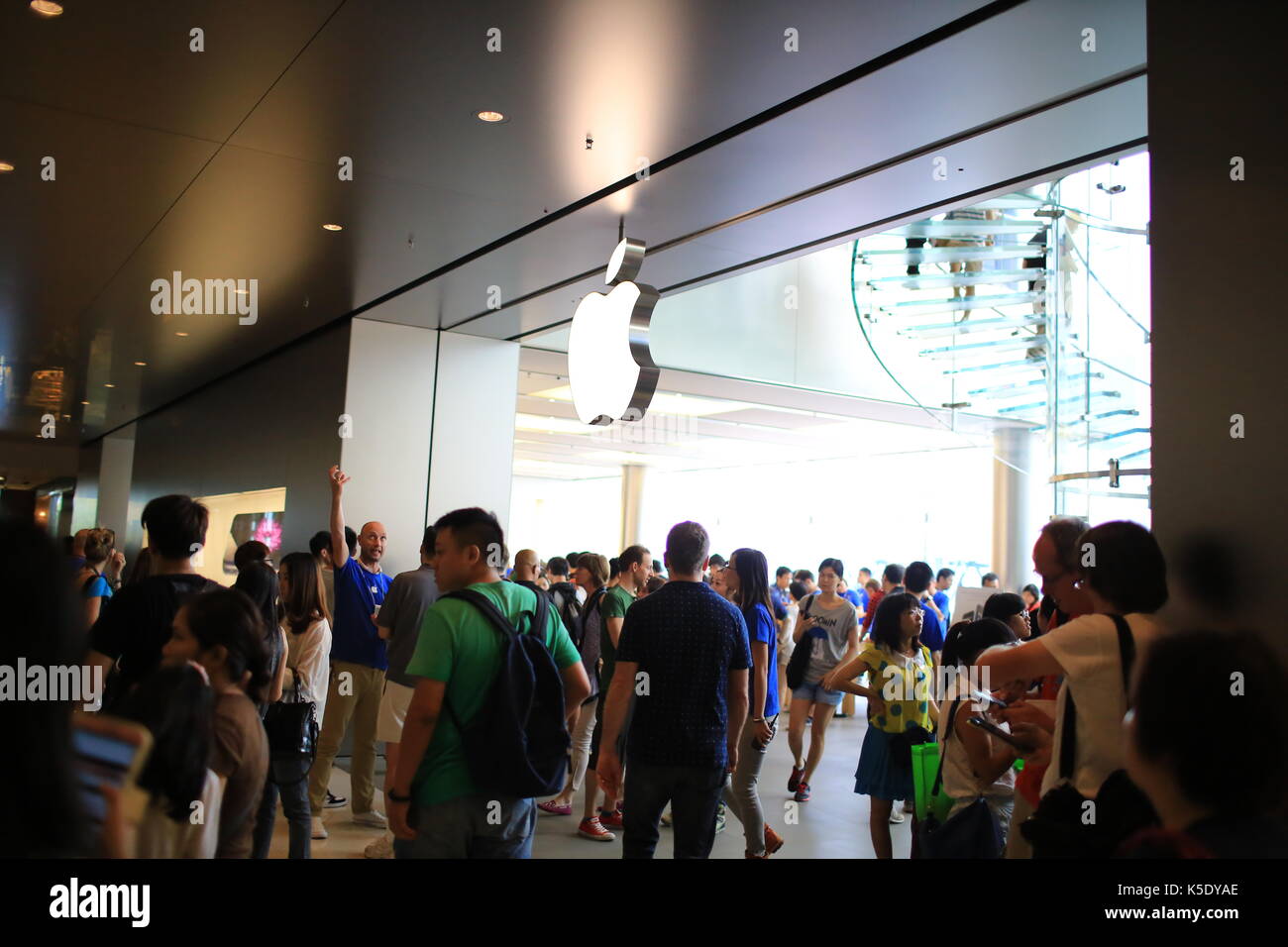 Apple iPhone six plus New launch in flagship of apple store in Festival ...