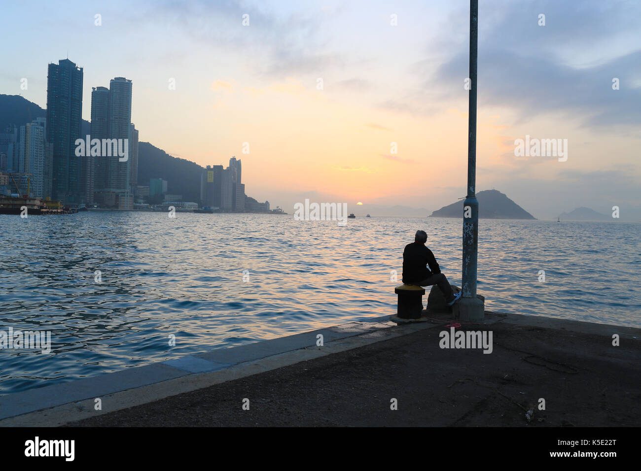 Harbor glow hi-res stock photography and images - Alamy