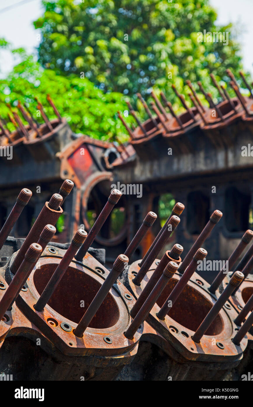 Impressions of the cylinder block of the car with a strong engine size ...