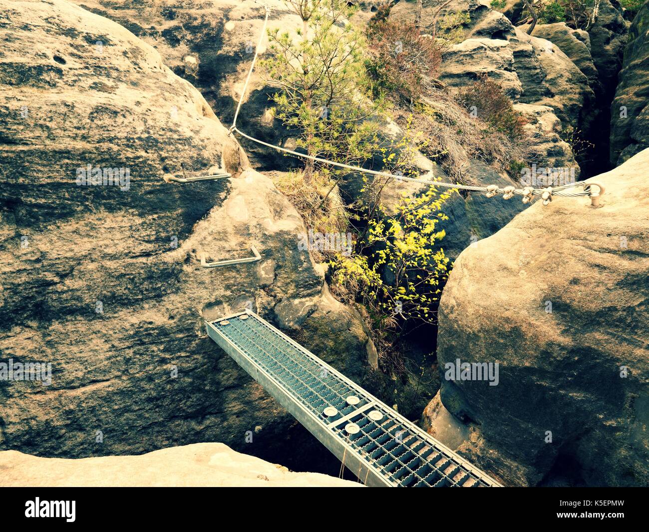 Wall anchored beam hi-res stock photography and images - Alamy