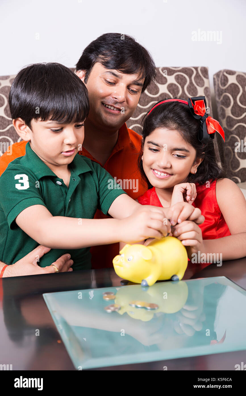 Money for kids hi-res stock photography and images - Alamy