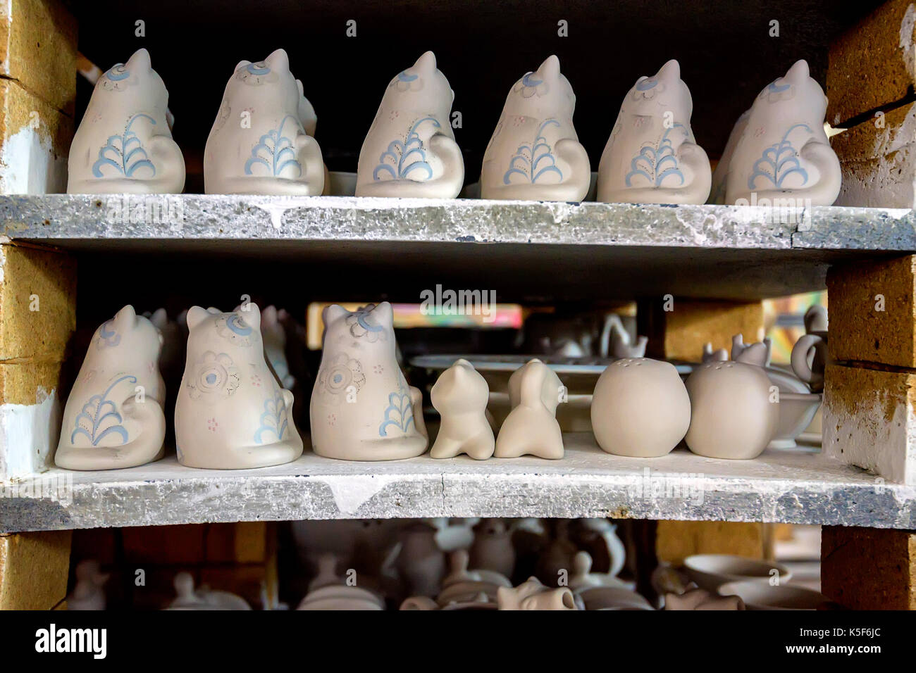 Unpainted figurines hi-res stock photography and images - Alamy