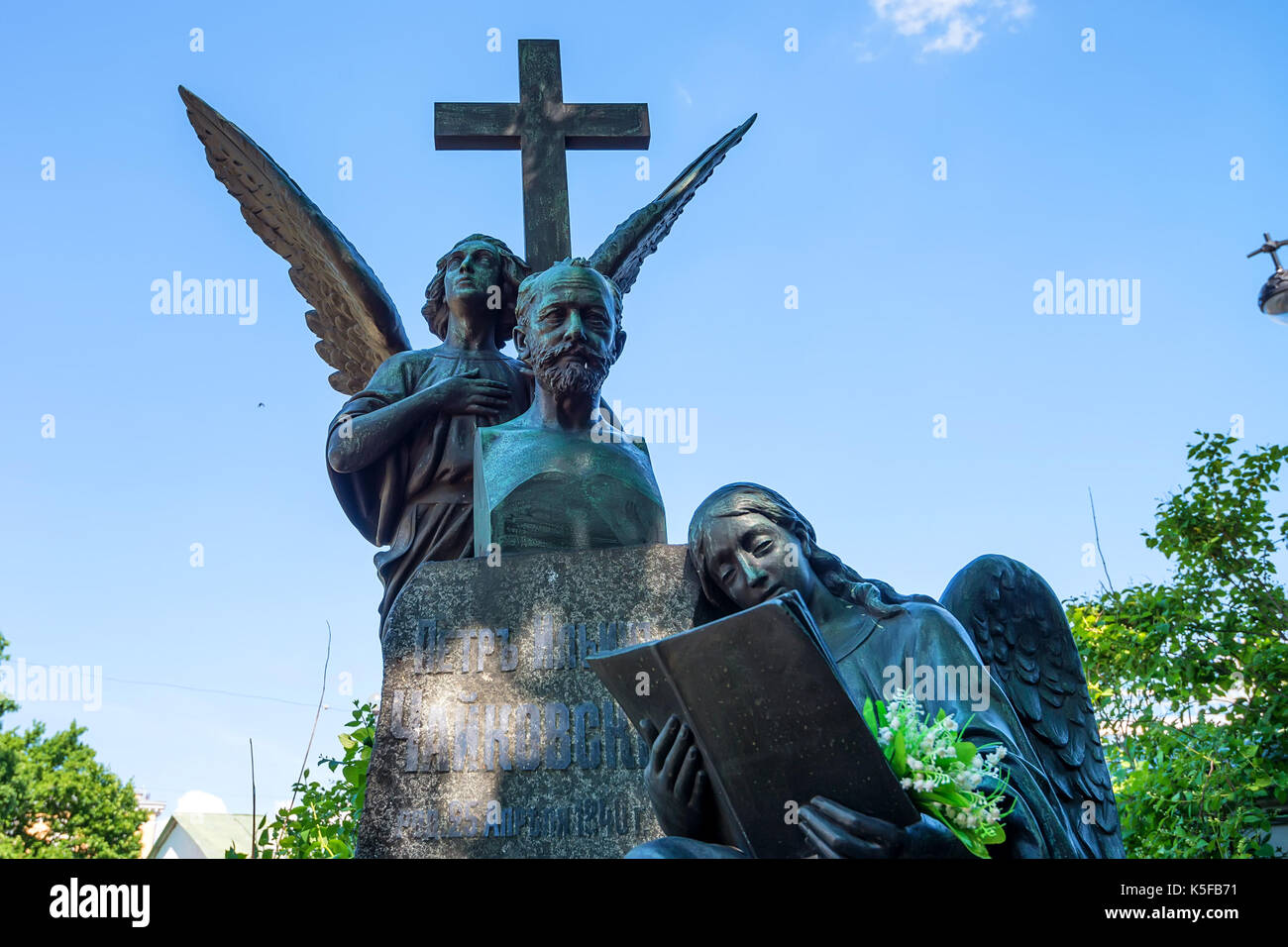 Angel of death bronze sculpture hi-res stock photography and images - Alamy