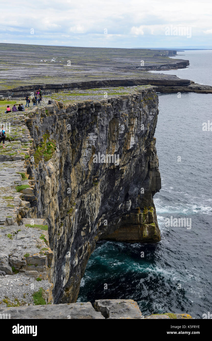 Sheer cliffs hi-res stock photography and images - Alamy