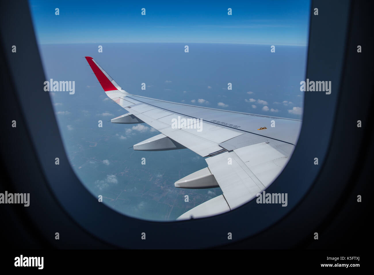 View from the window of an airplane flying Stock Photo - Alamy