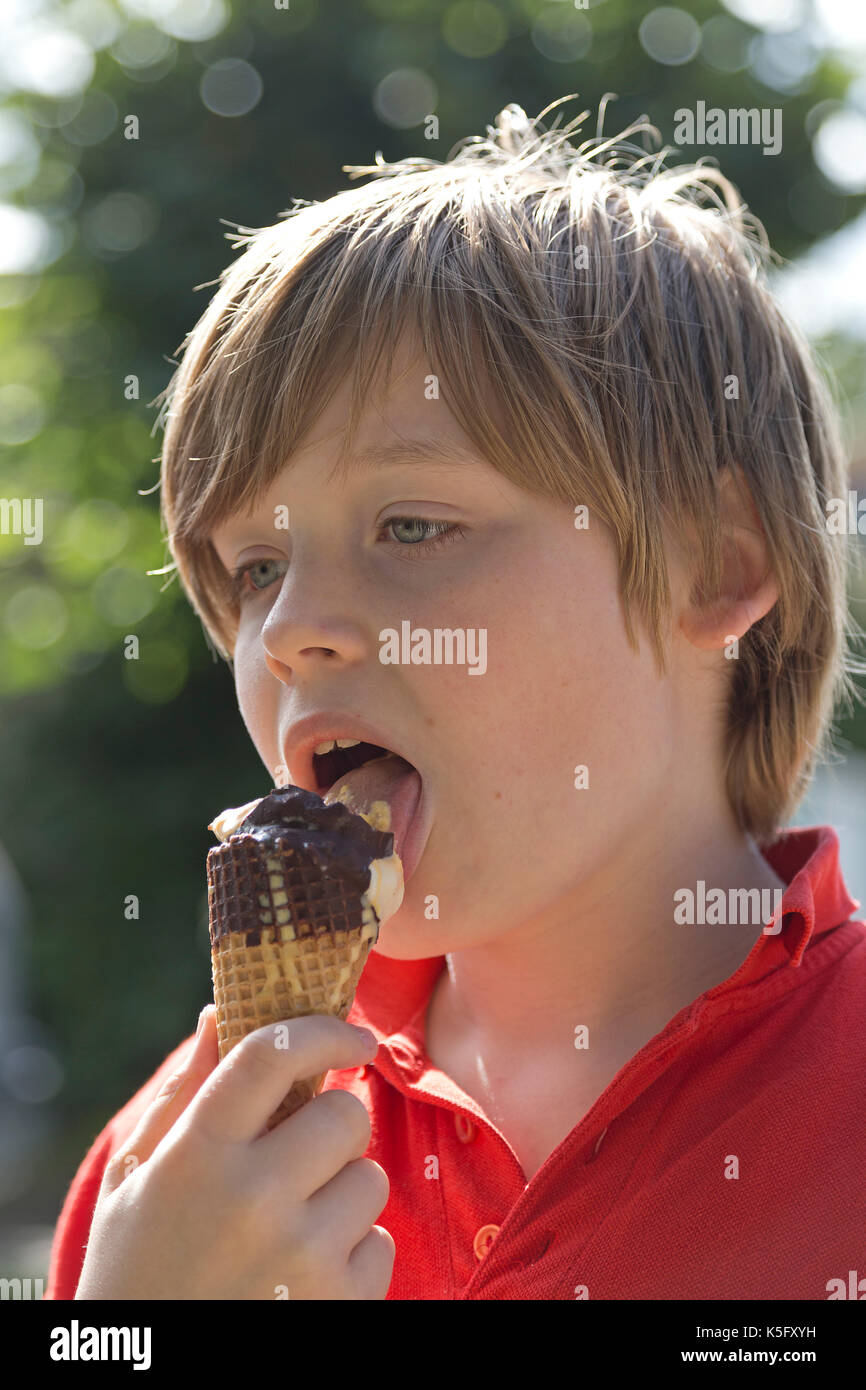 young boy eating ice cream Stock Photo - Alamy
