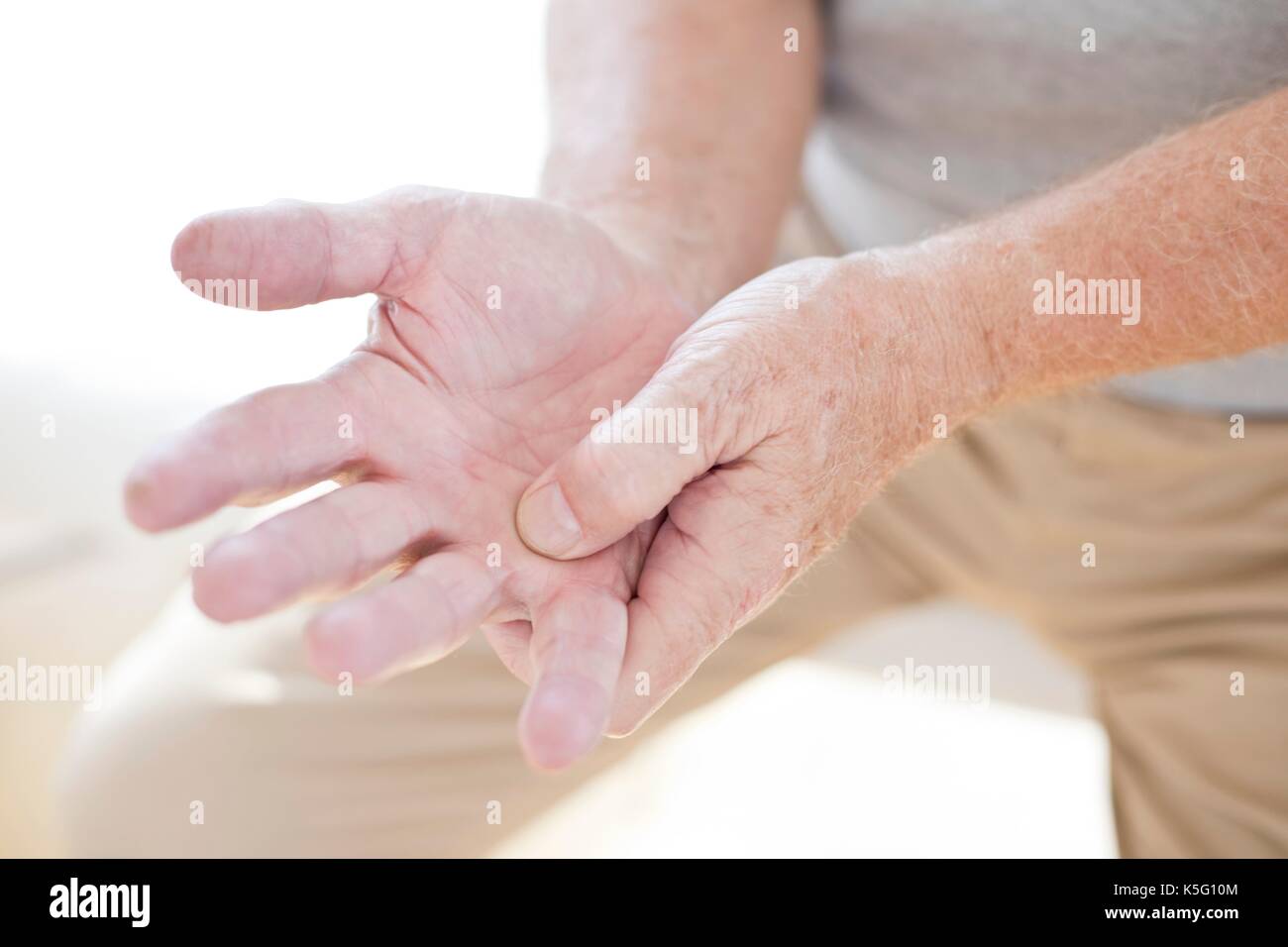 Sore thumb hi-res stock photography and images - Alamy