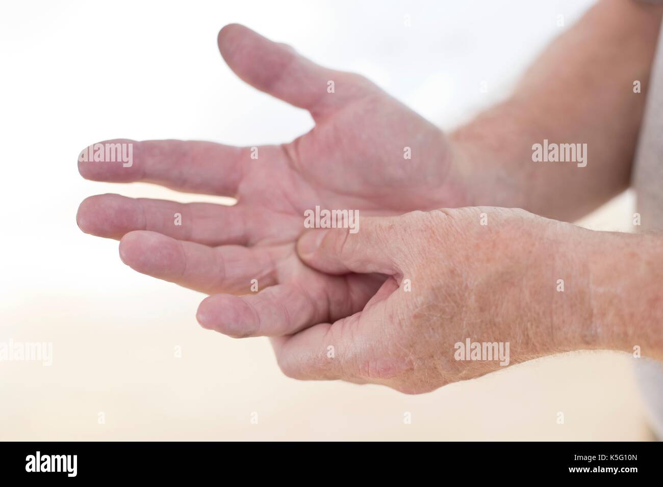 Sore thumb hi-res stock photography and images - Alamy